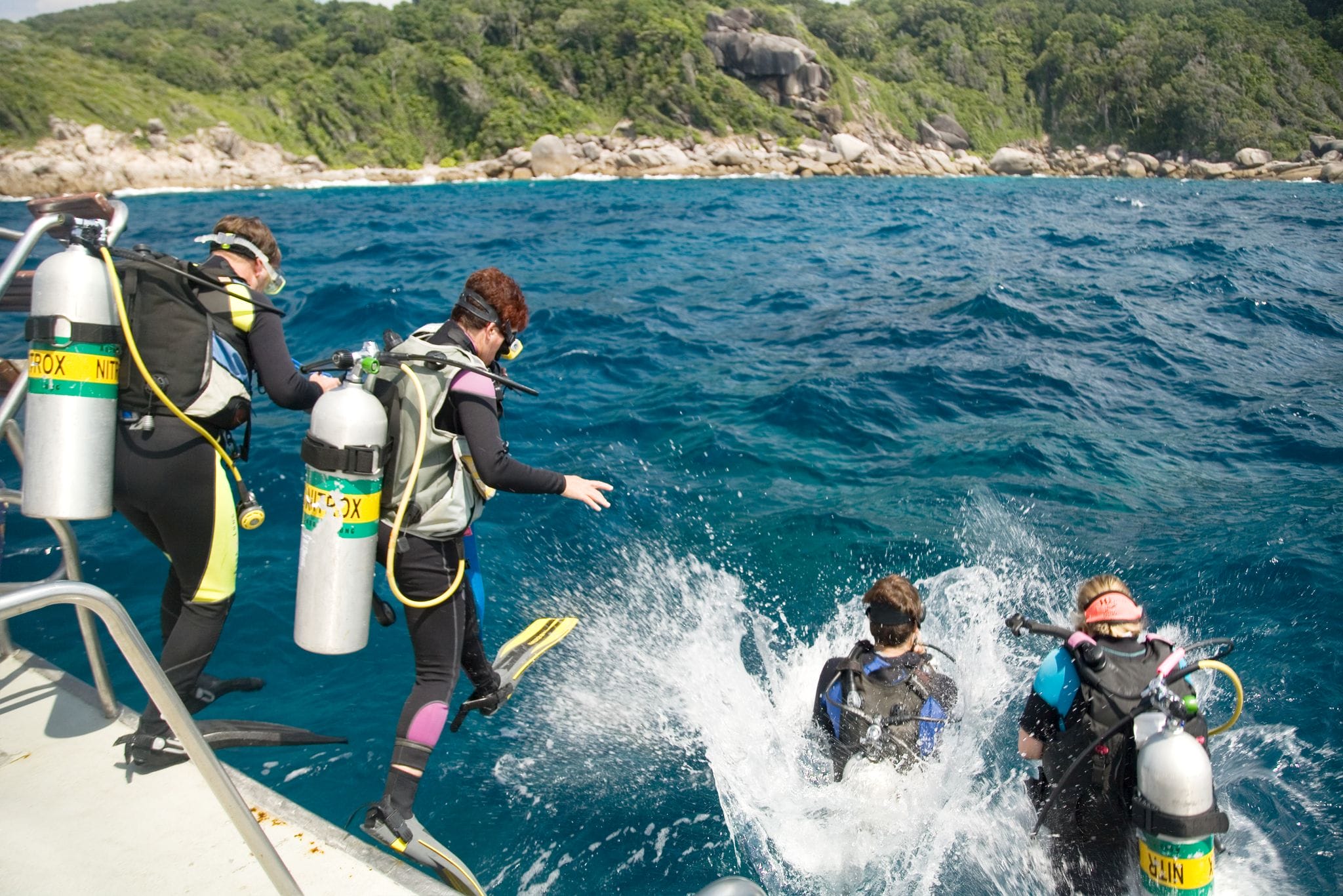 Scuba Diving Essentials: 6 Must-Have Safety Item Types for Boaters ...