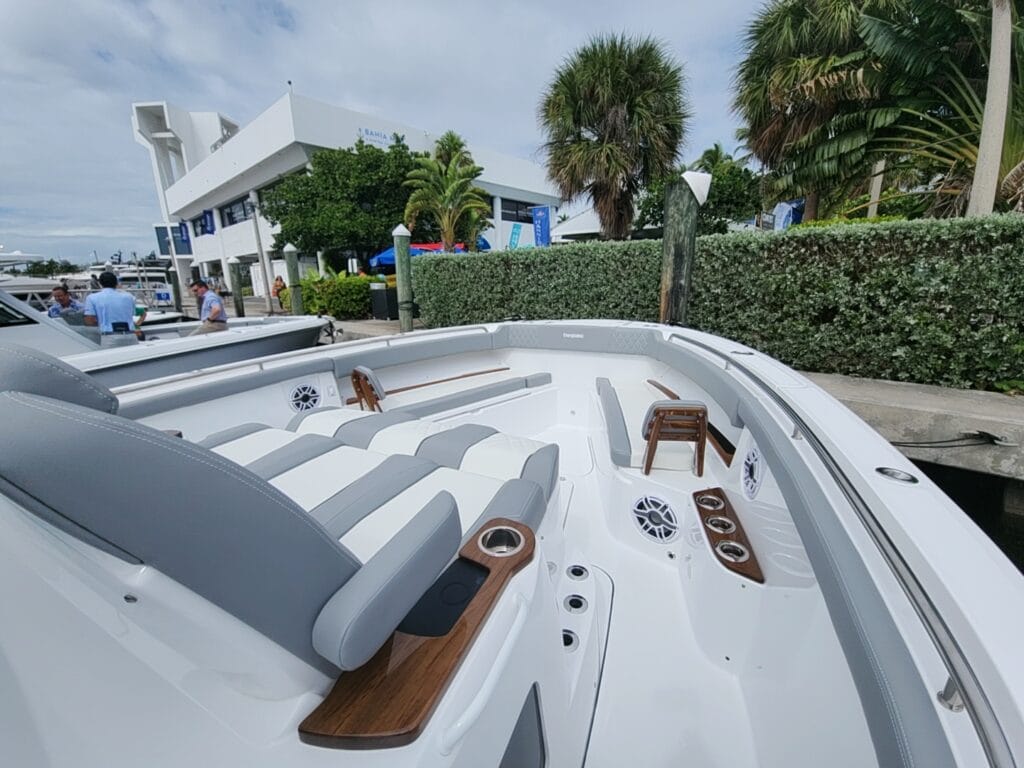 2025 Everglades Boats 455 CC Review - BoatingWorld