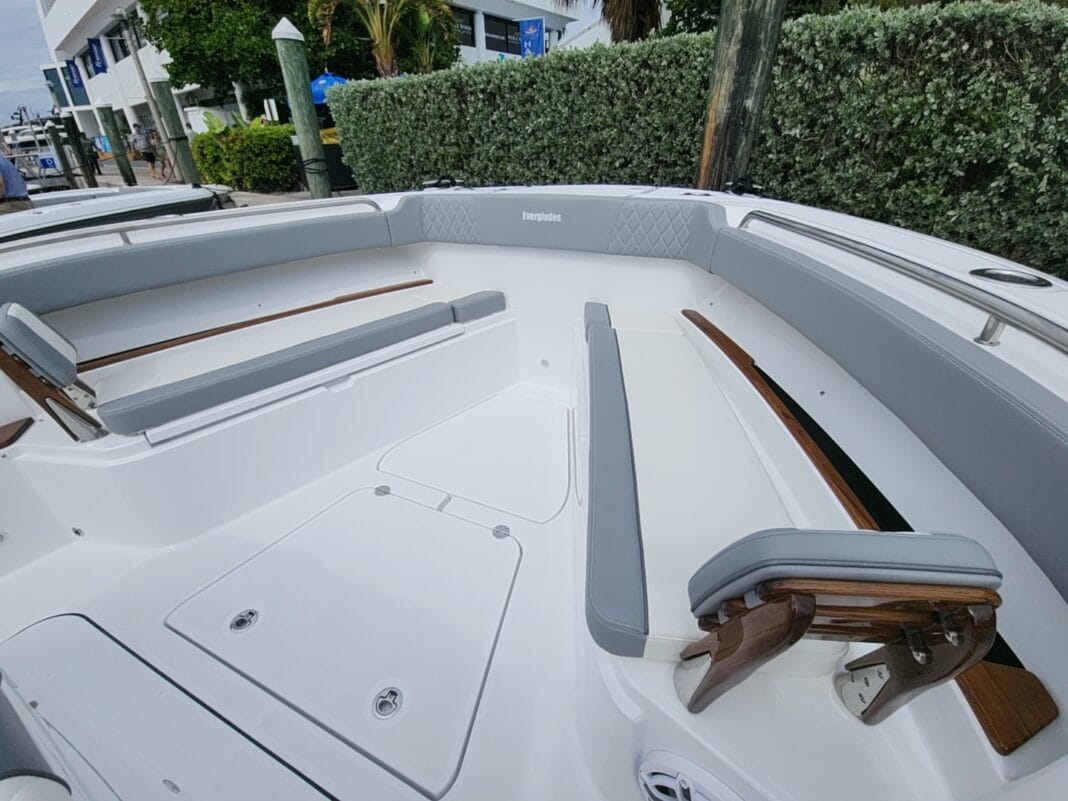2025 Everglades Boats 455 CC Review - BoatingWorld