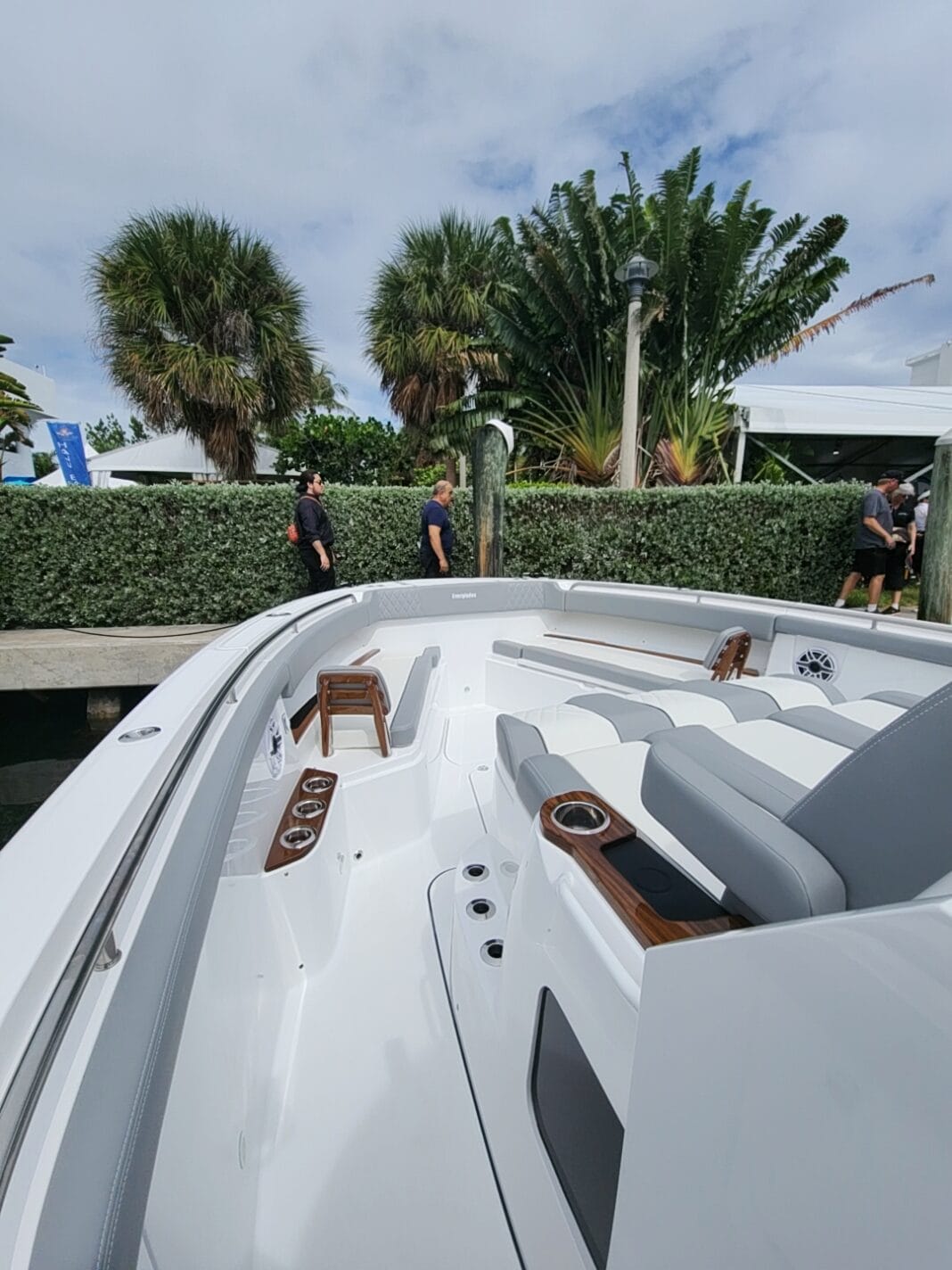 2025 Everglades Boats 455 CC Review - BoatingWorld