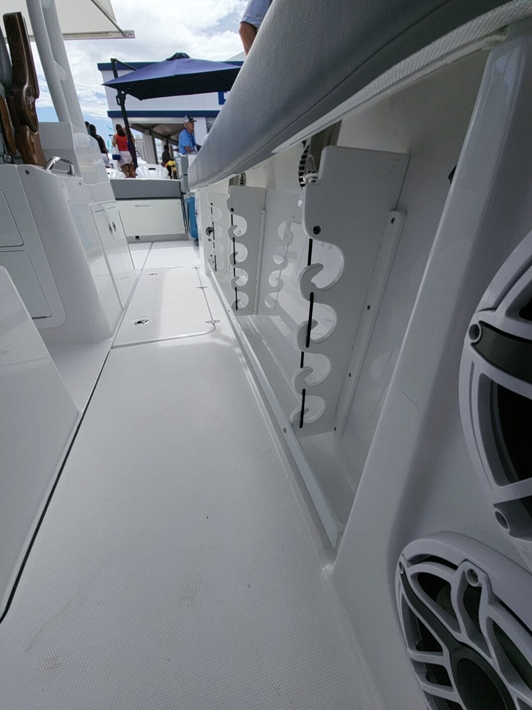 2025 Everglades Boats 455 CC Review - BoatingWorld